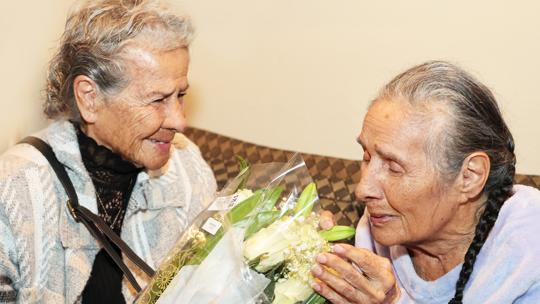 Twins reunite after 81 years apart thanks to a DNA test | 9news.com