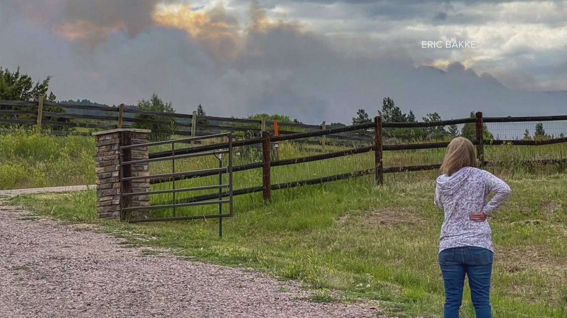 Residents under pre-evacuation wait for Oak Ridge Fire updates | 9news.com