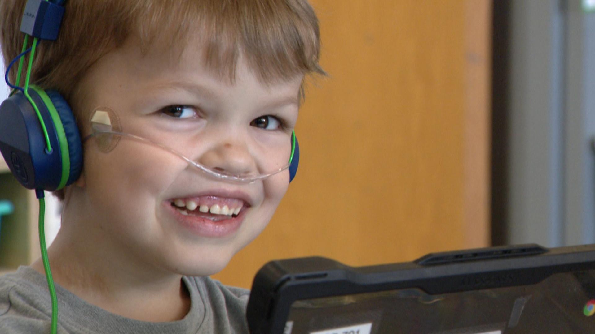 Arvada boy with dwarfism thrives at school thanks to doctor who goes ...
