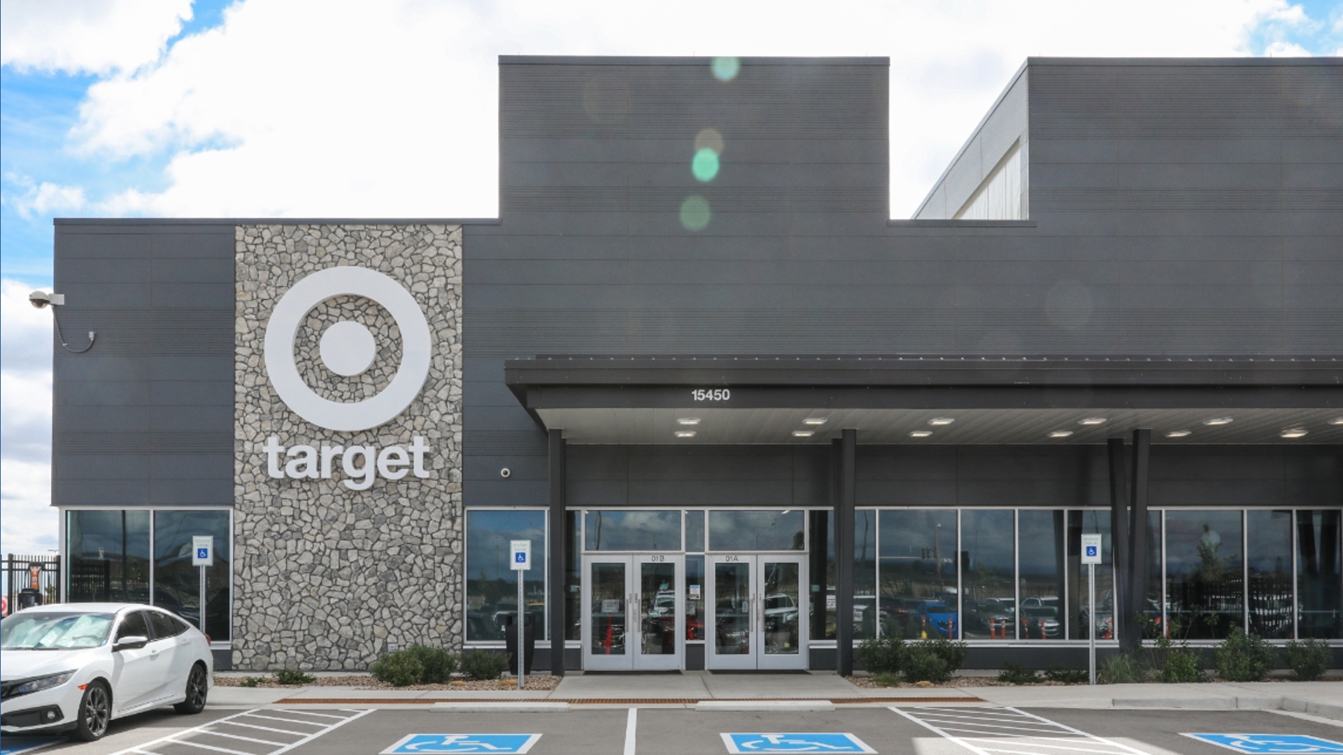 Target debuts $367M food distribution center in Colorado | 9news.com