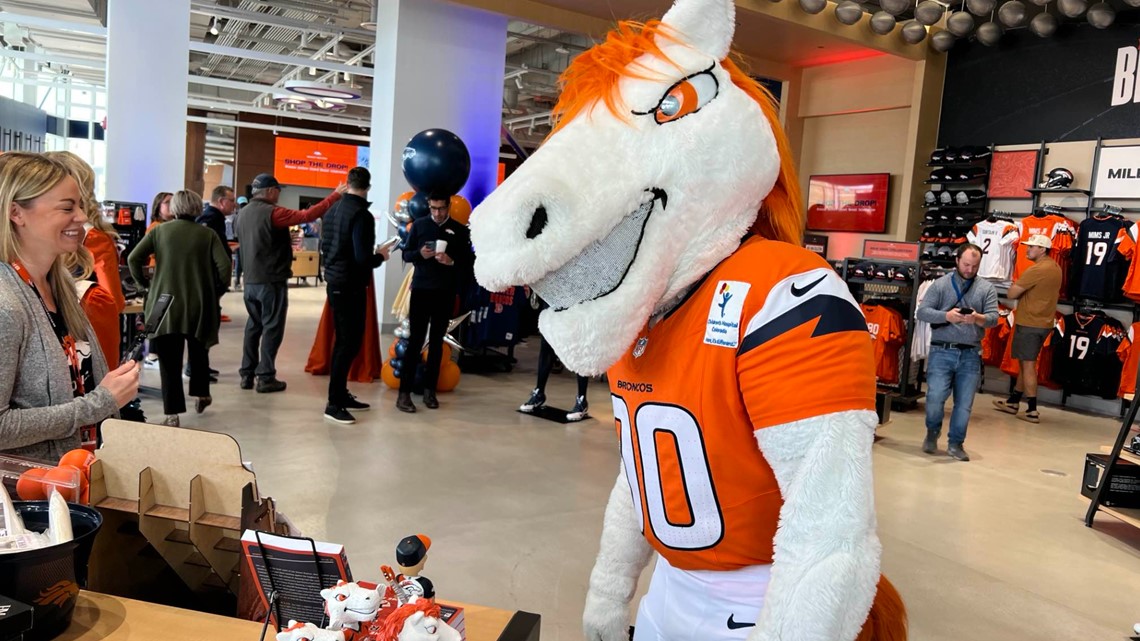 Denver Broncos debut new jerseys and uniforms | 9news.com