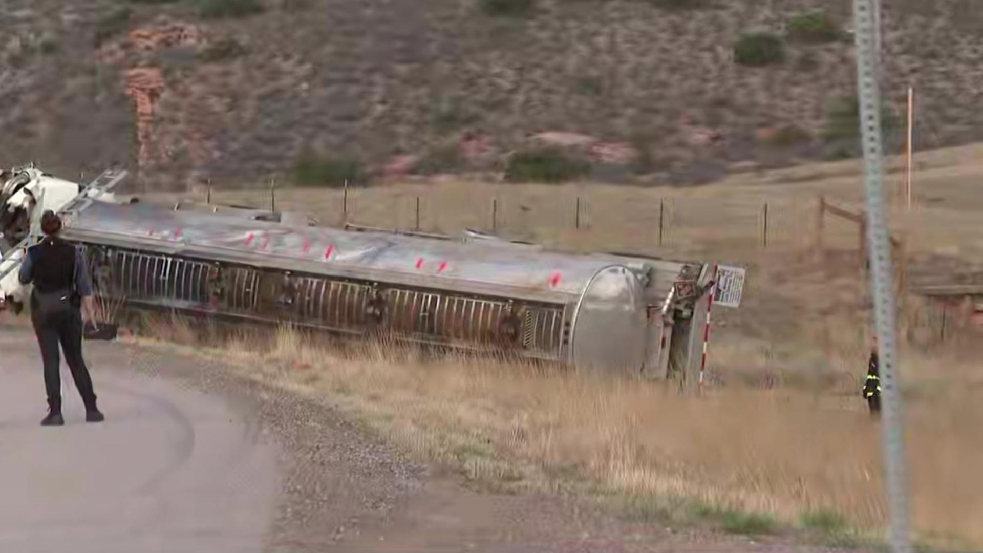 Semi-truck rollover kills driver, spills fuel in Larimer County, CSP ...