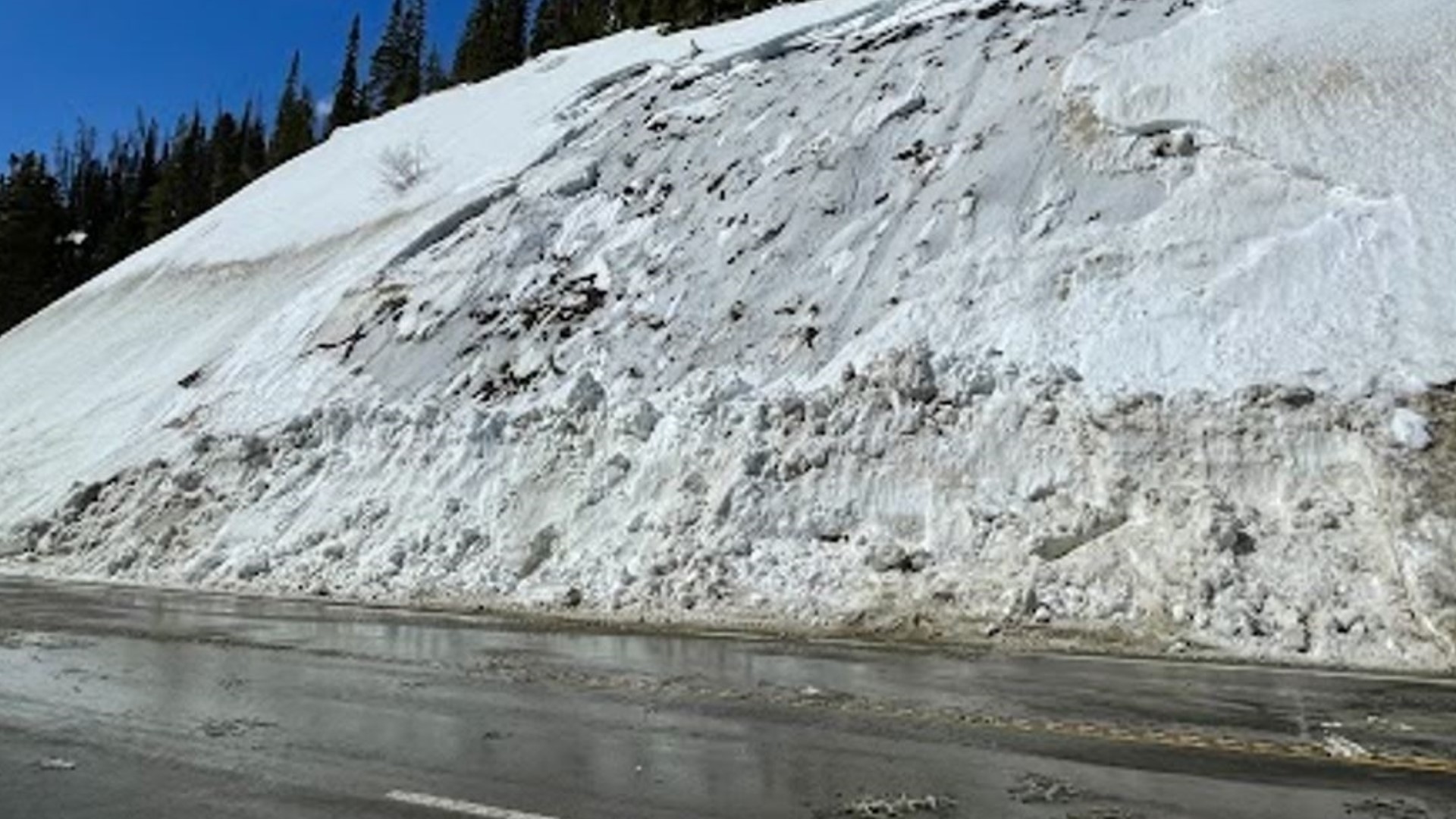 Snow slide warning along US 40 Berthoud Pass | 9news.com