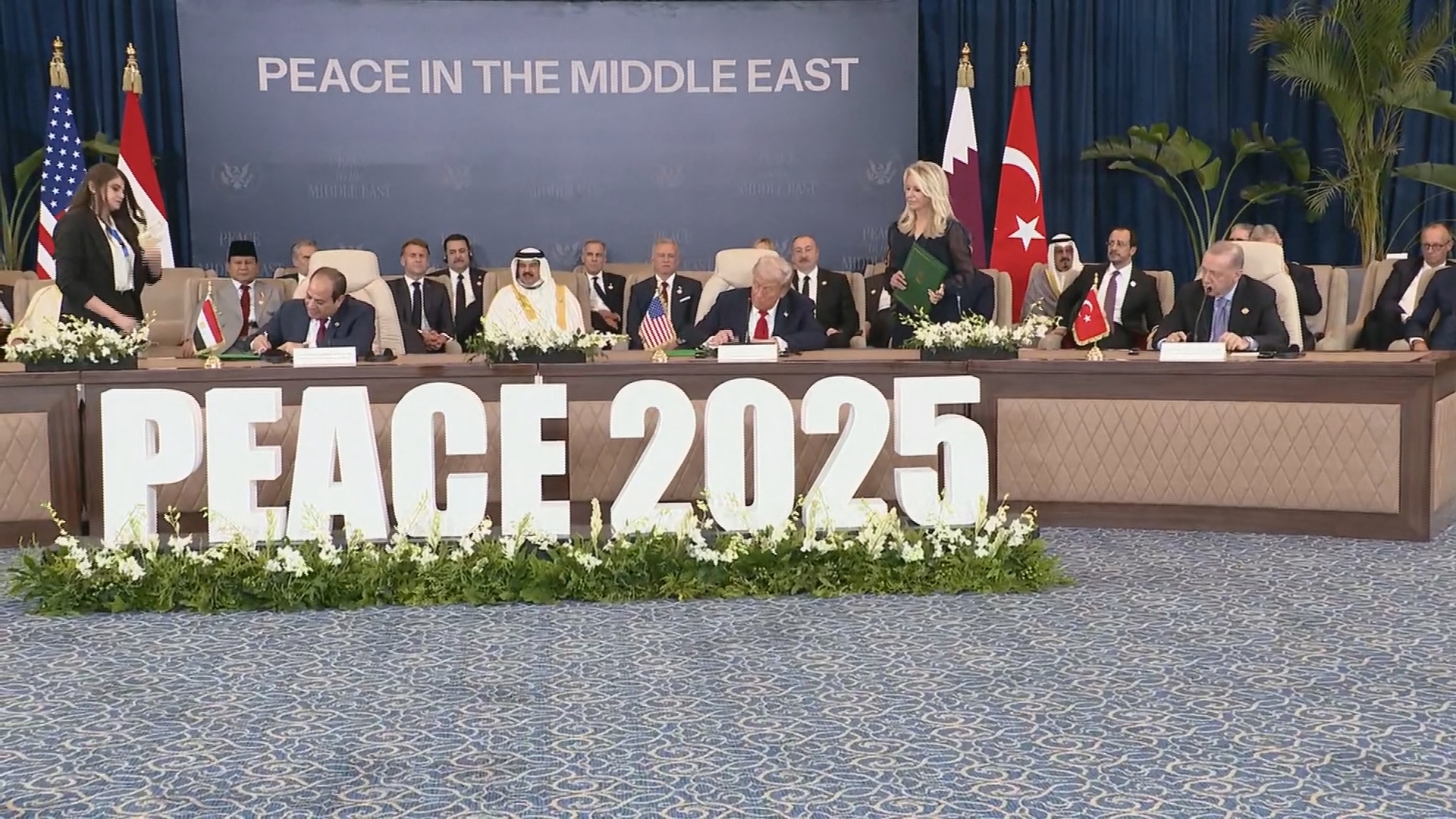 Trump attends peace deal signing ceremony in Egypt | 9news.com