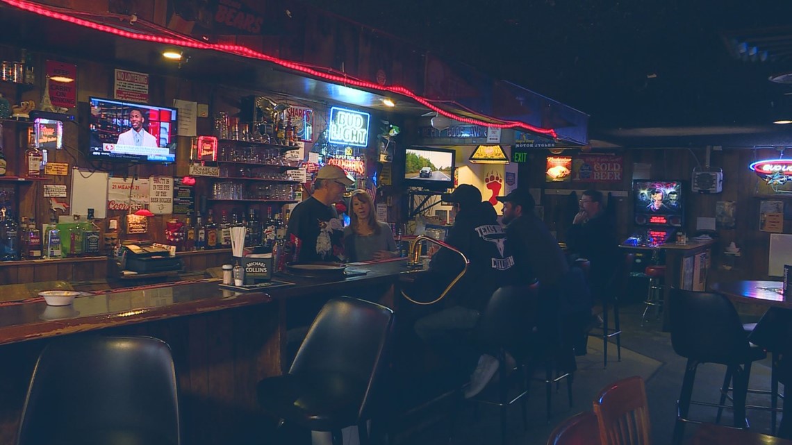 Owners say goodbye to Davies Locker after 42 years | 9news.com