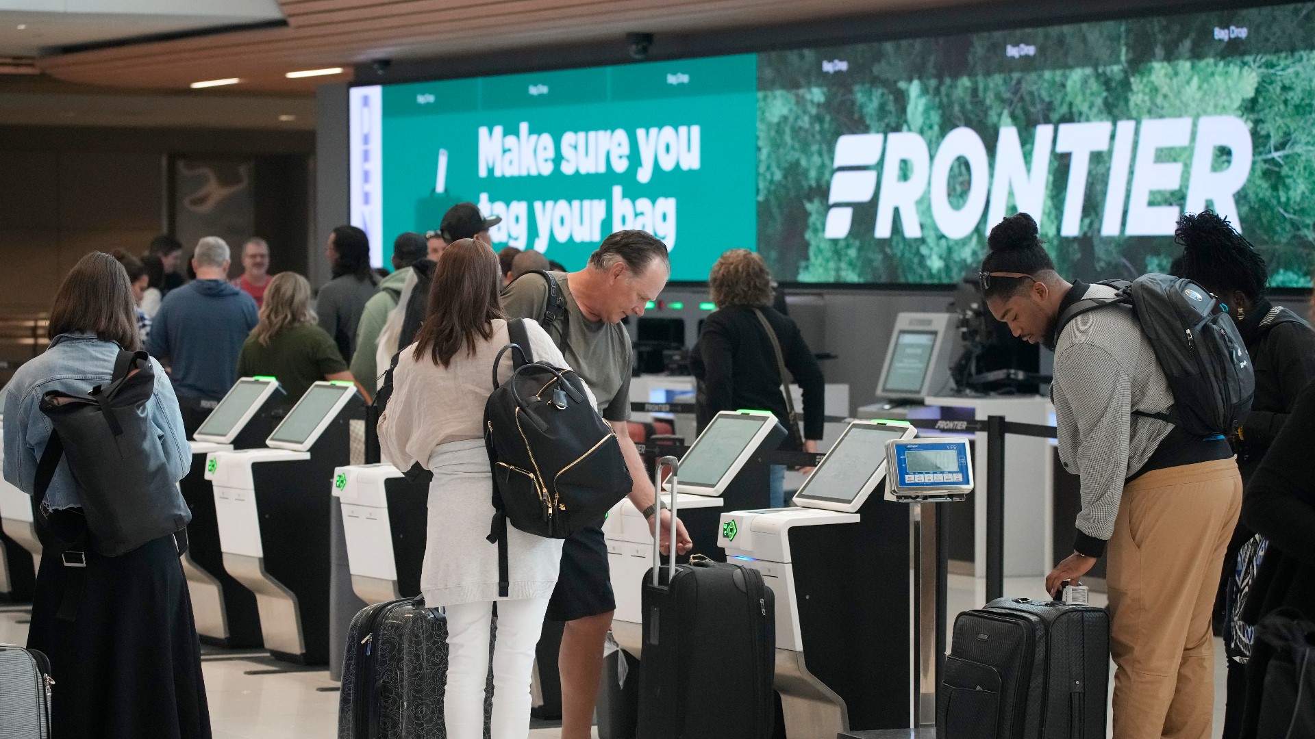 Frontier charges passengers extra for buying tickets online | 9news.com