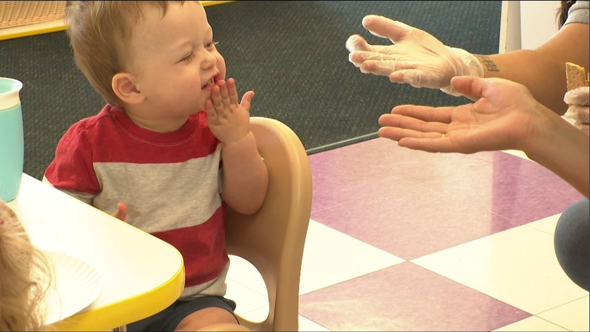 Colorado daycare teaches babies to use sign language | 9news.com