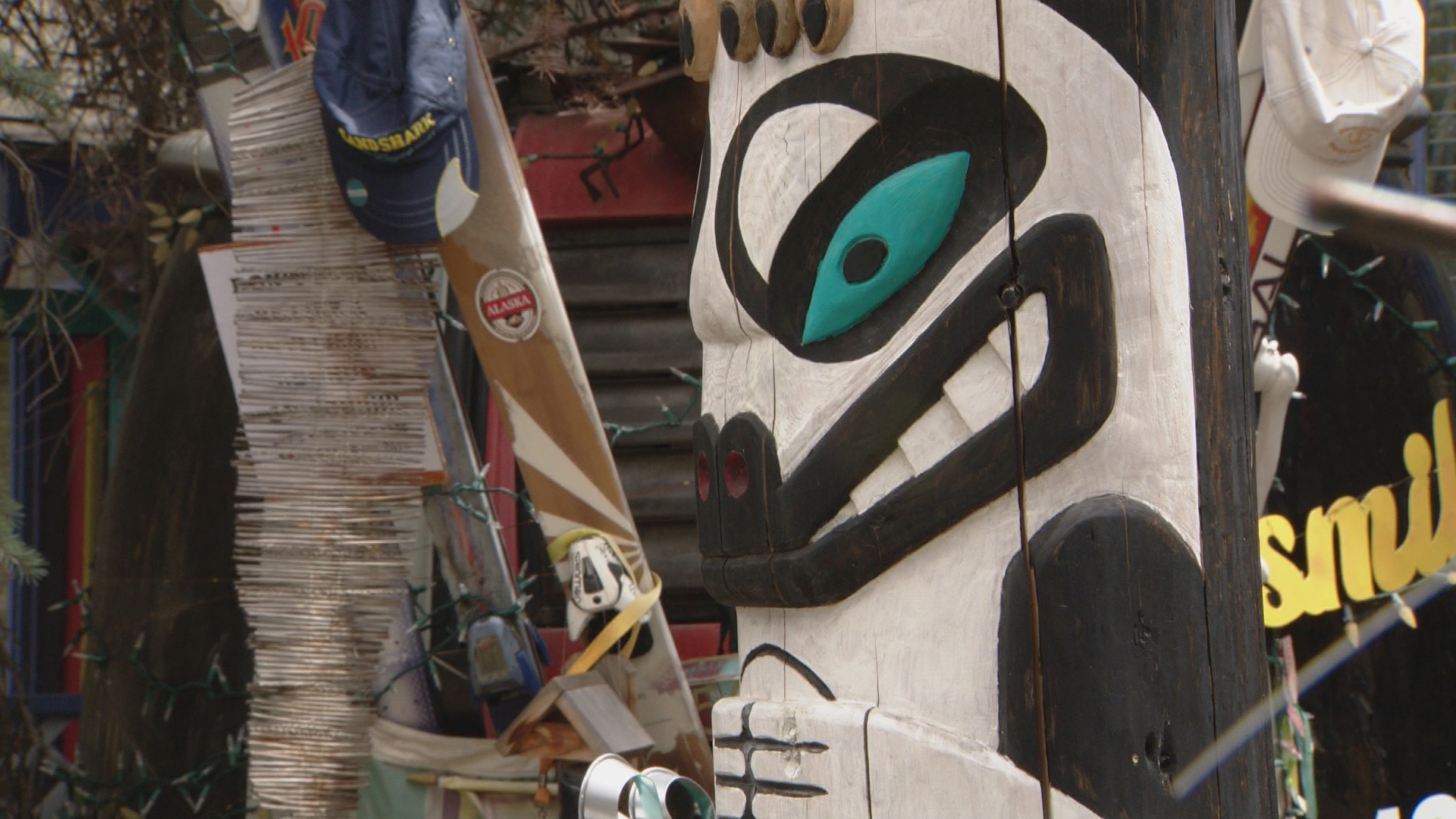 Aspen artist Mark Tye faces sign dispute over artistic yard | 9news.com