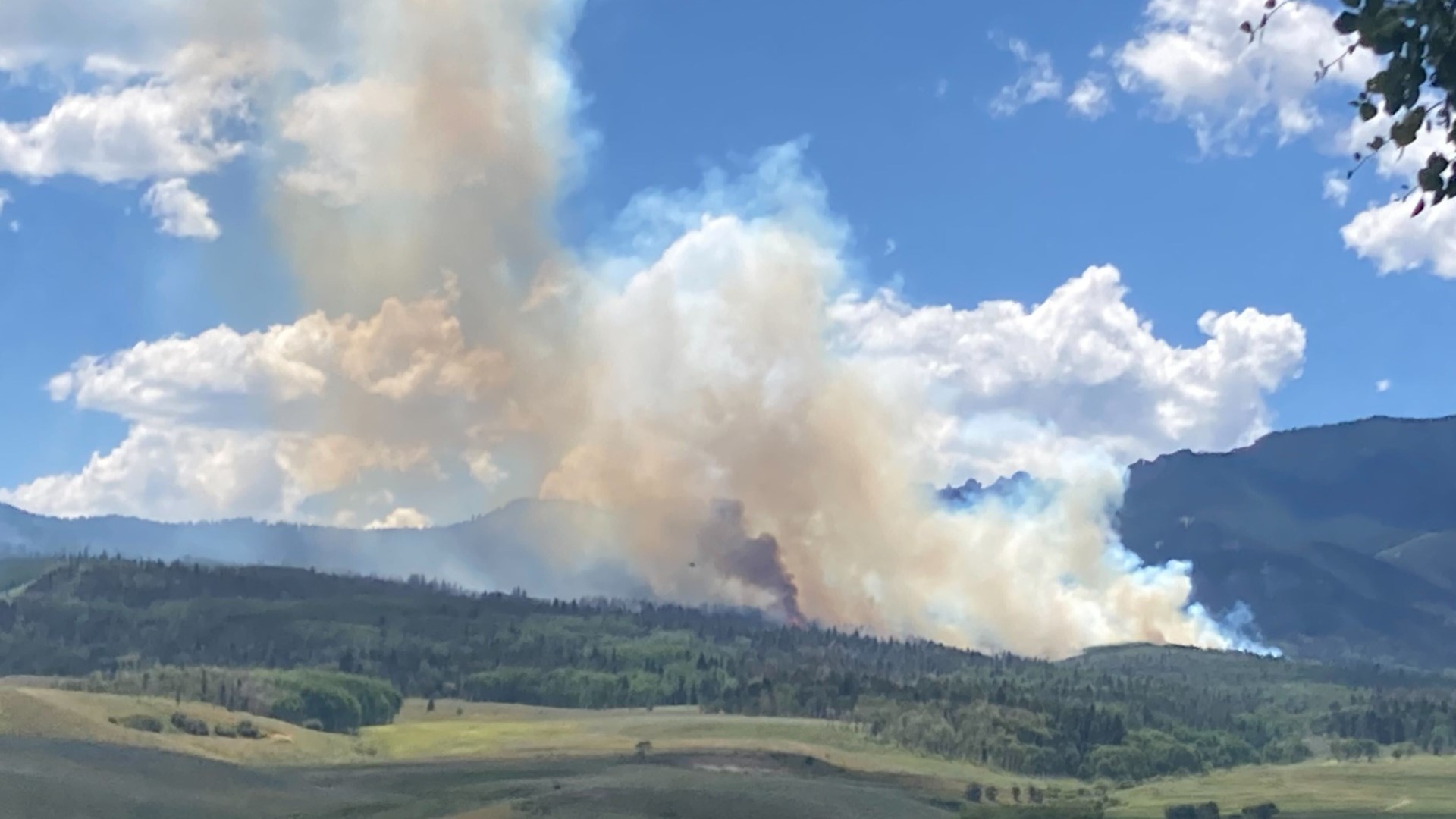 Gunnison County wildfire burns more than 1,300 acres | 9news.com
