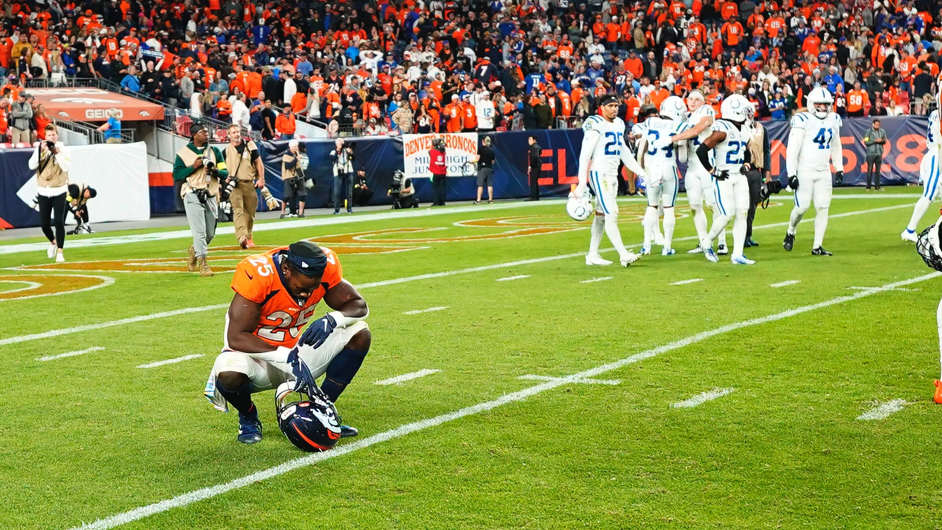 Denver Broncos lose ugly offensive game to Indianapolis Colts | 9news.com