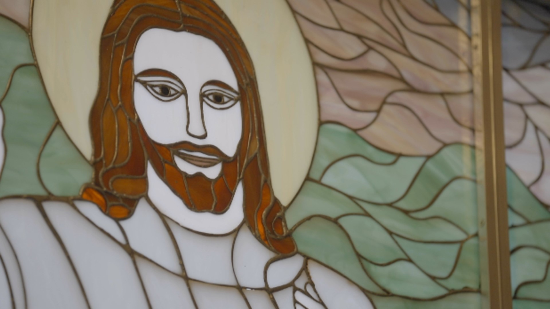 Colorado stained glass artist creates unique tribute | 9news.com
