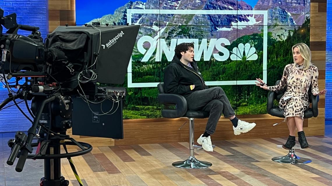 'Saturday Night Live' star Michael Longfellow performing at Comedy ...