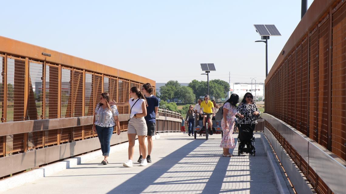 Aurora opens High Line Canal Pedestrian Bridge over I-70 | 9news.com