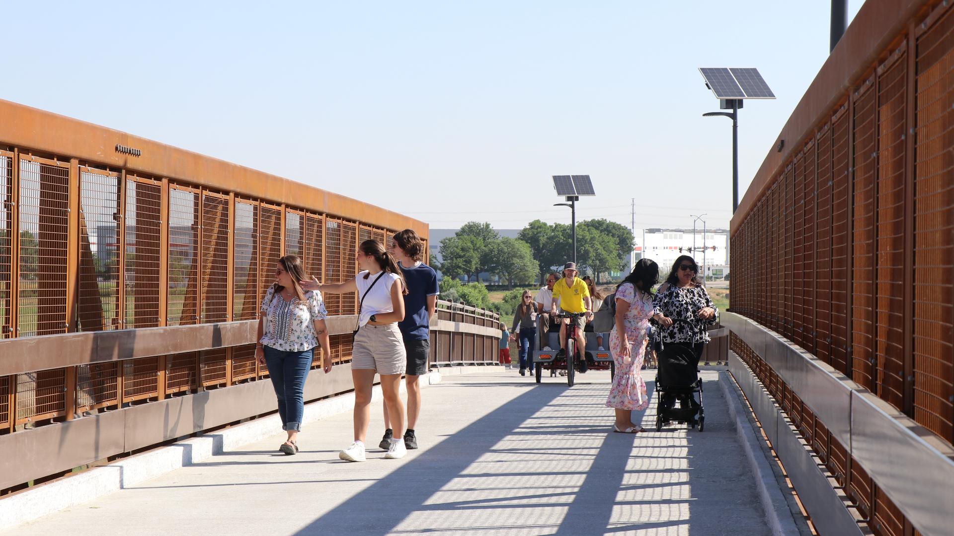 Aurora opens High Line Canal Pedestrian Bridge over I-70 | 9news.com
