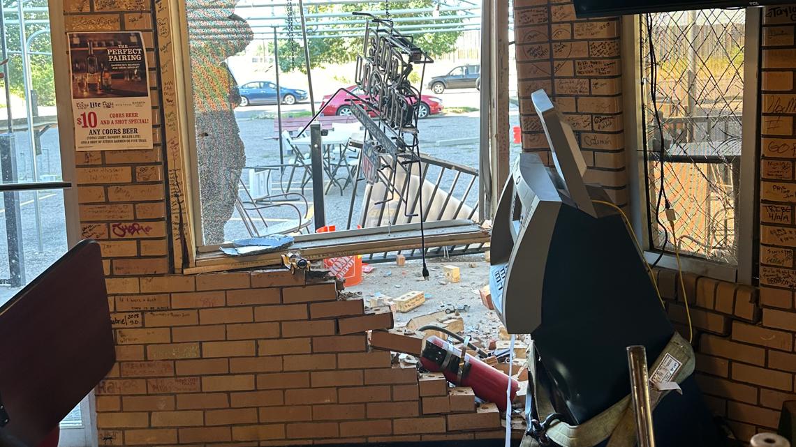 Theives break into Denver's historic Squeeze Inn | 9news.com