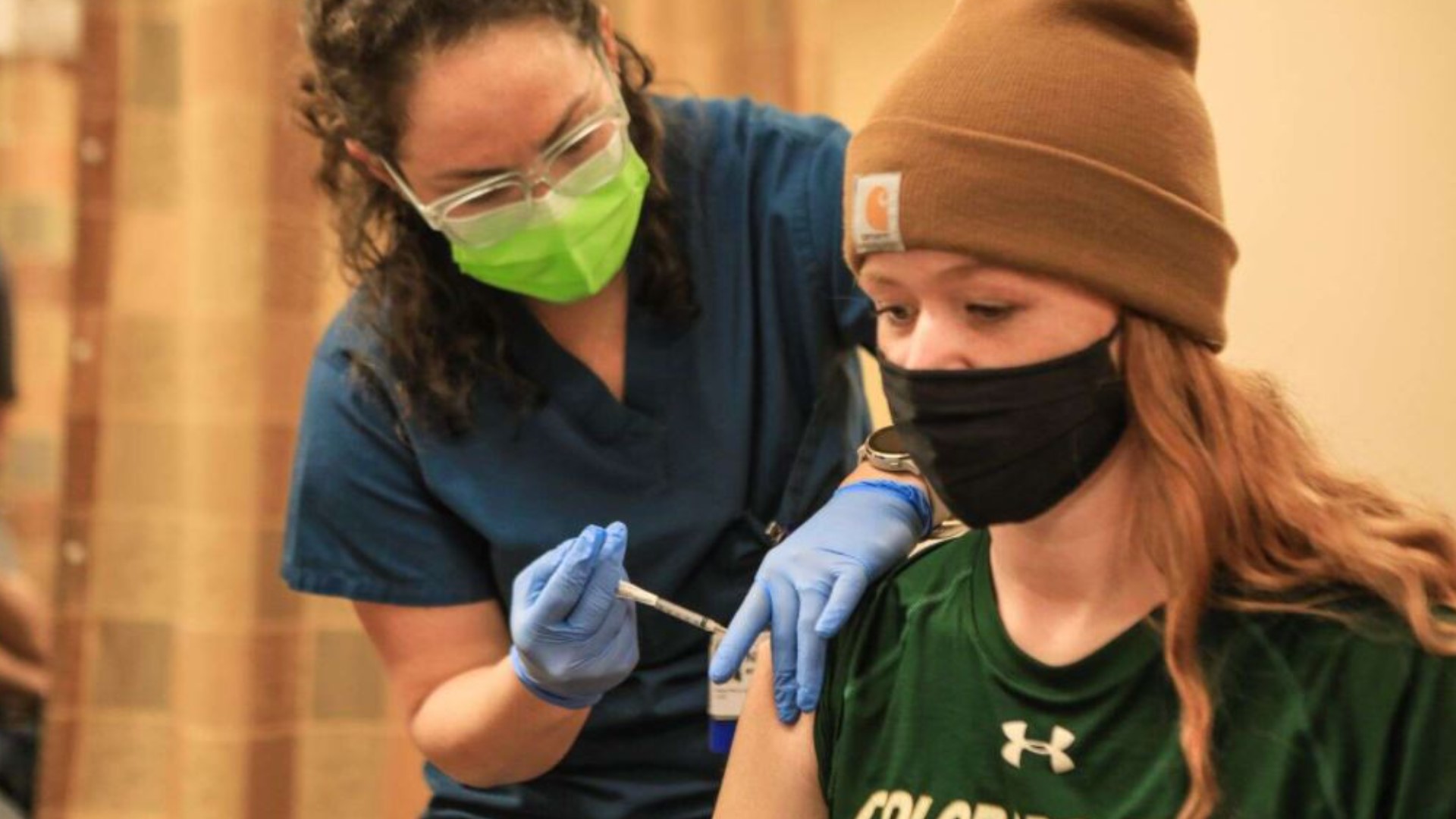 Colorado nurse’s photo of colleagues watching wildfire goes viral ...