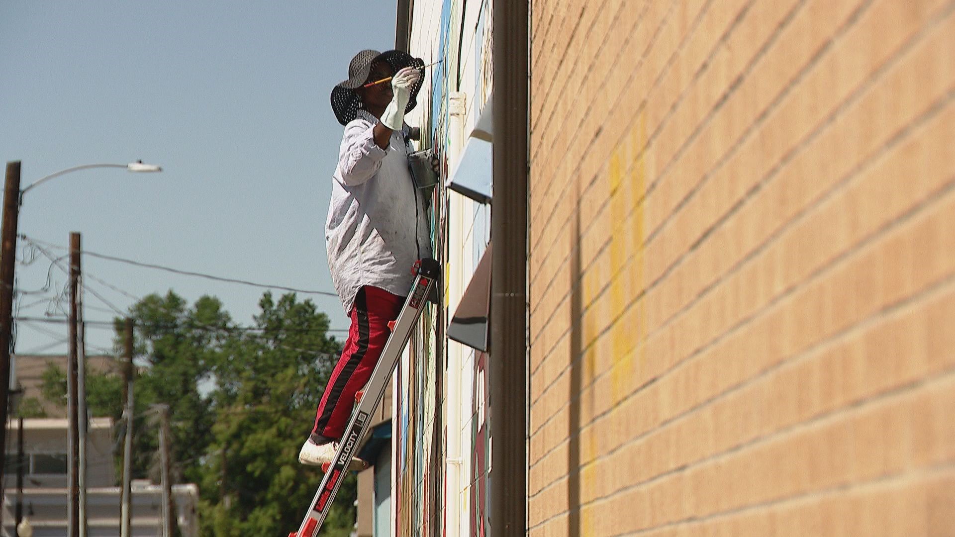 Colorado artist, muralist Adri Norris focuses on women of color | 9news.com
