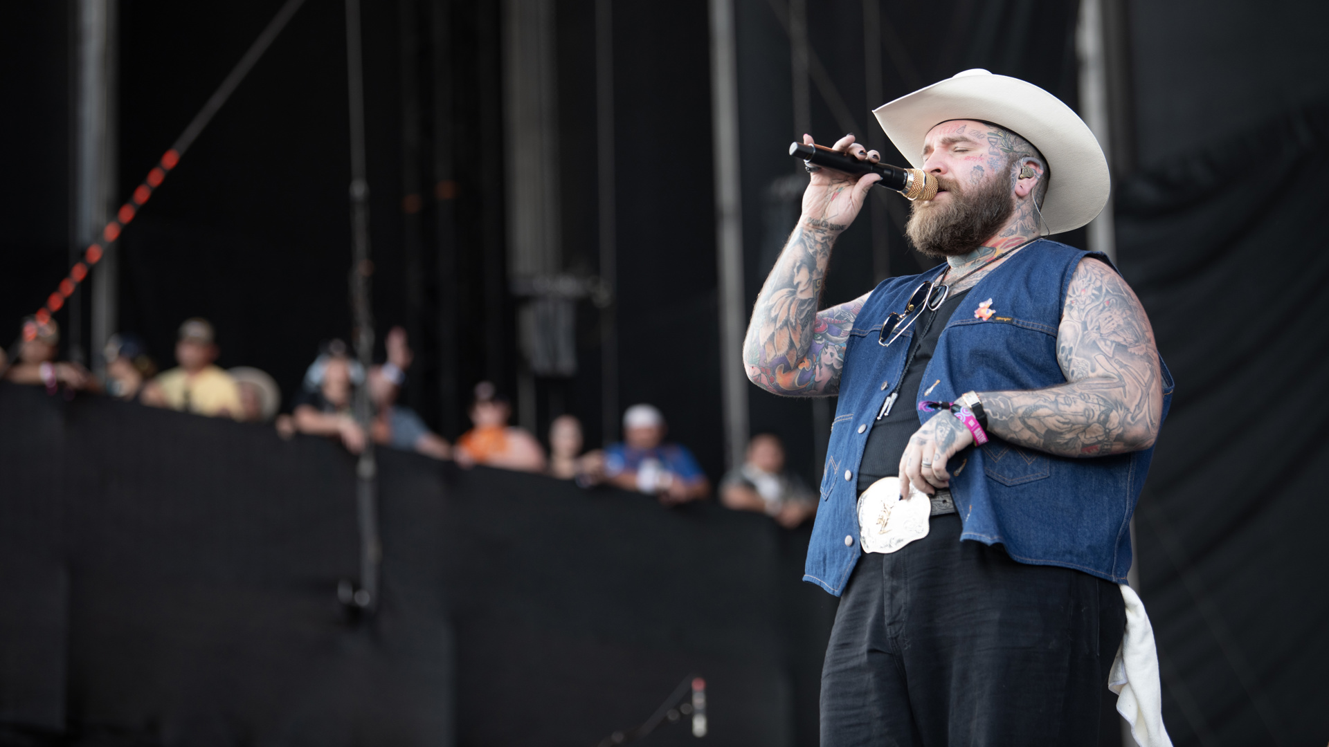 Teddy Swims to headline 'Alice in Winterland' 2025 concert | 9news.com
