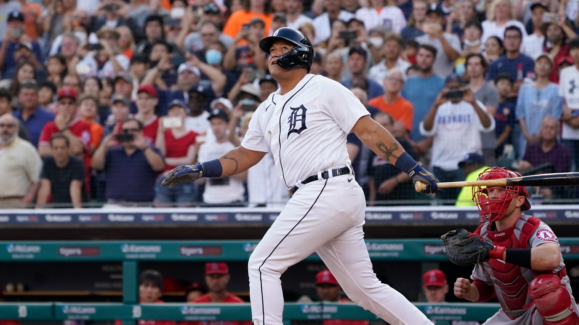 Miguel Cabrera becomes 28th player in MLB history to hit 500 | 9news.com