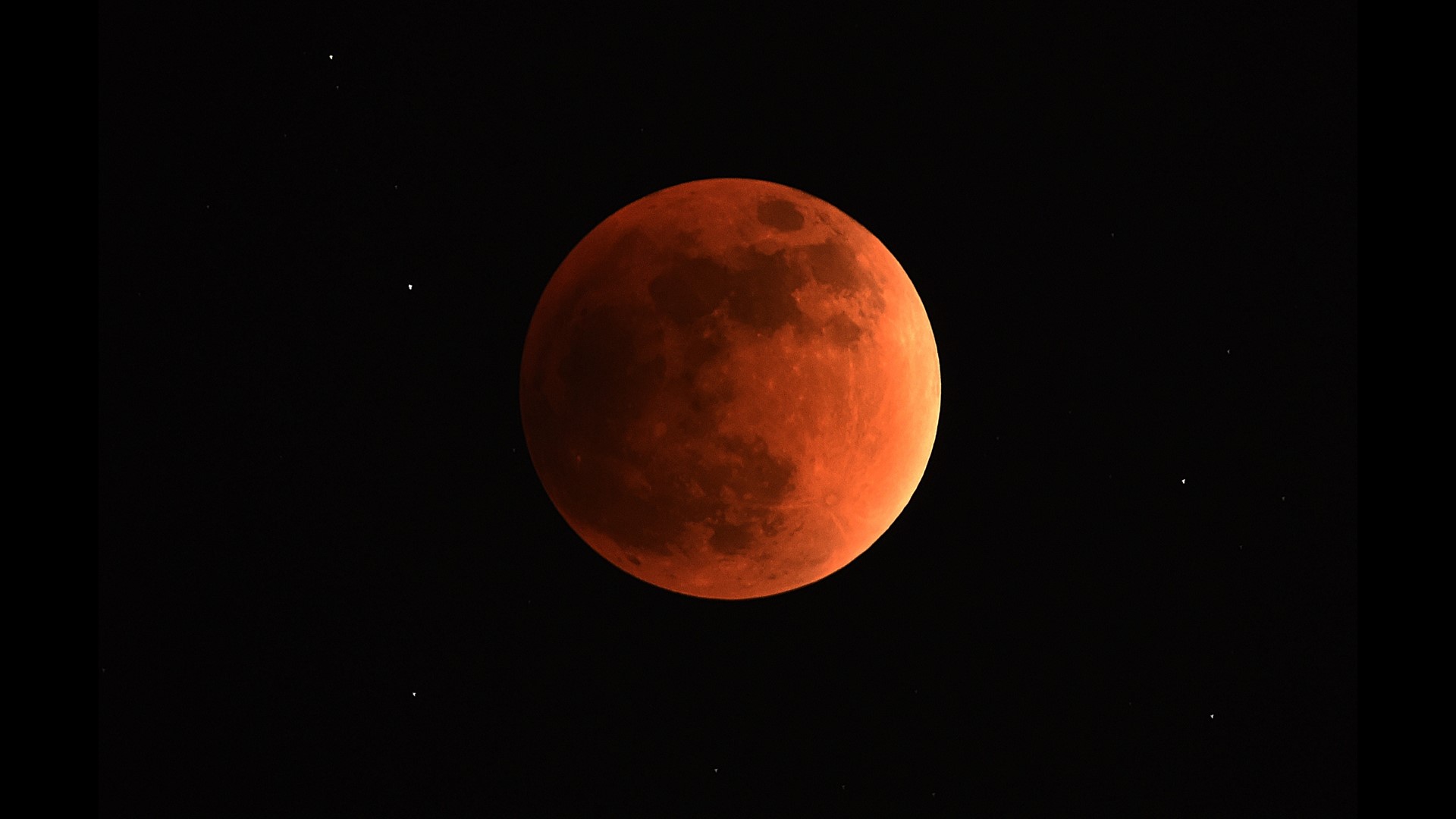 Triple treat: Supermoon, blue moon and lunar eclipse coming January 31 ...
