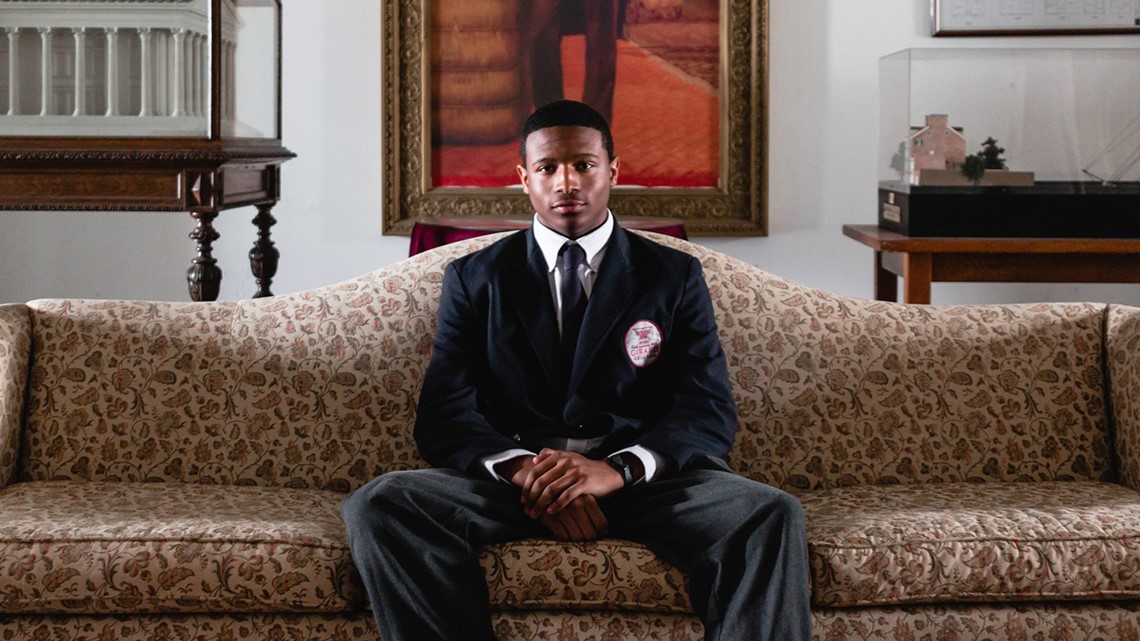 This teen used to be homeless. Now he's earned a full ride to Harvard ...
