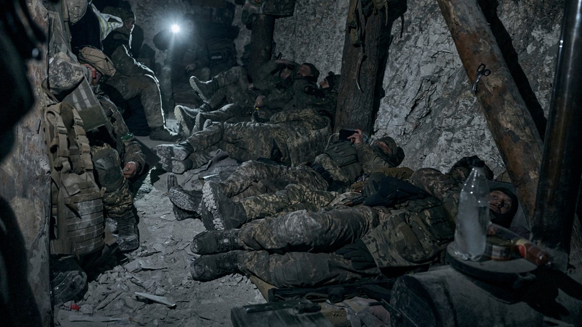 Battle for Bakhmut continues as Russia pressures Ukrainian troops ...