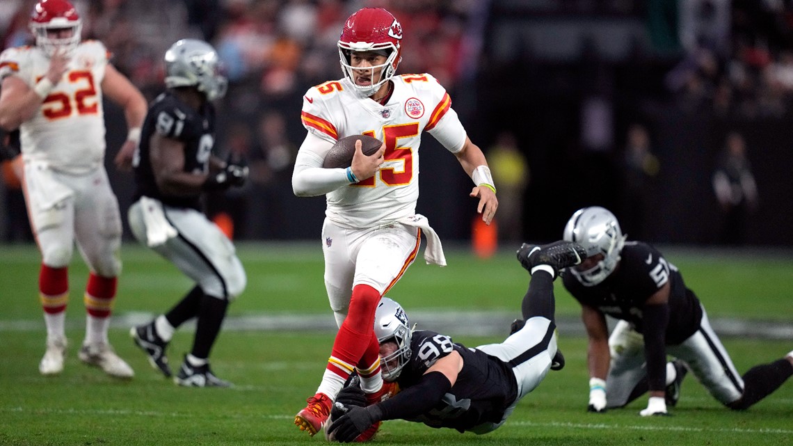 Mahomes sets record, Chiefs claim AFC's top seed | 9news.com