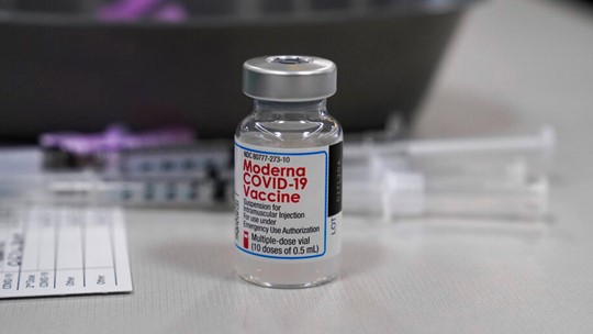 Moderna says vaccine works against UK, South Africa variants | 9news.com