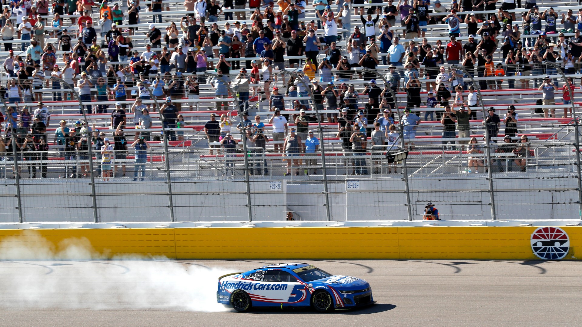 Kyle Larson caps busy week with NASCAR playoff win at Las Vegas | 9news.com
