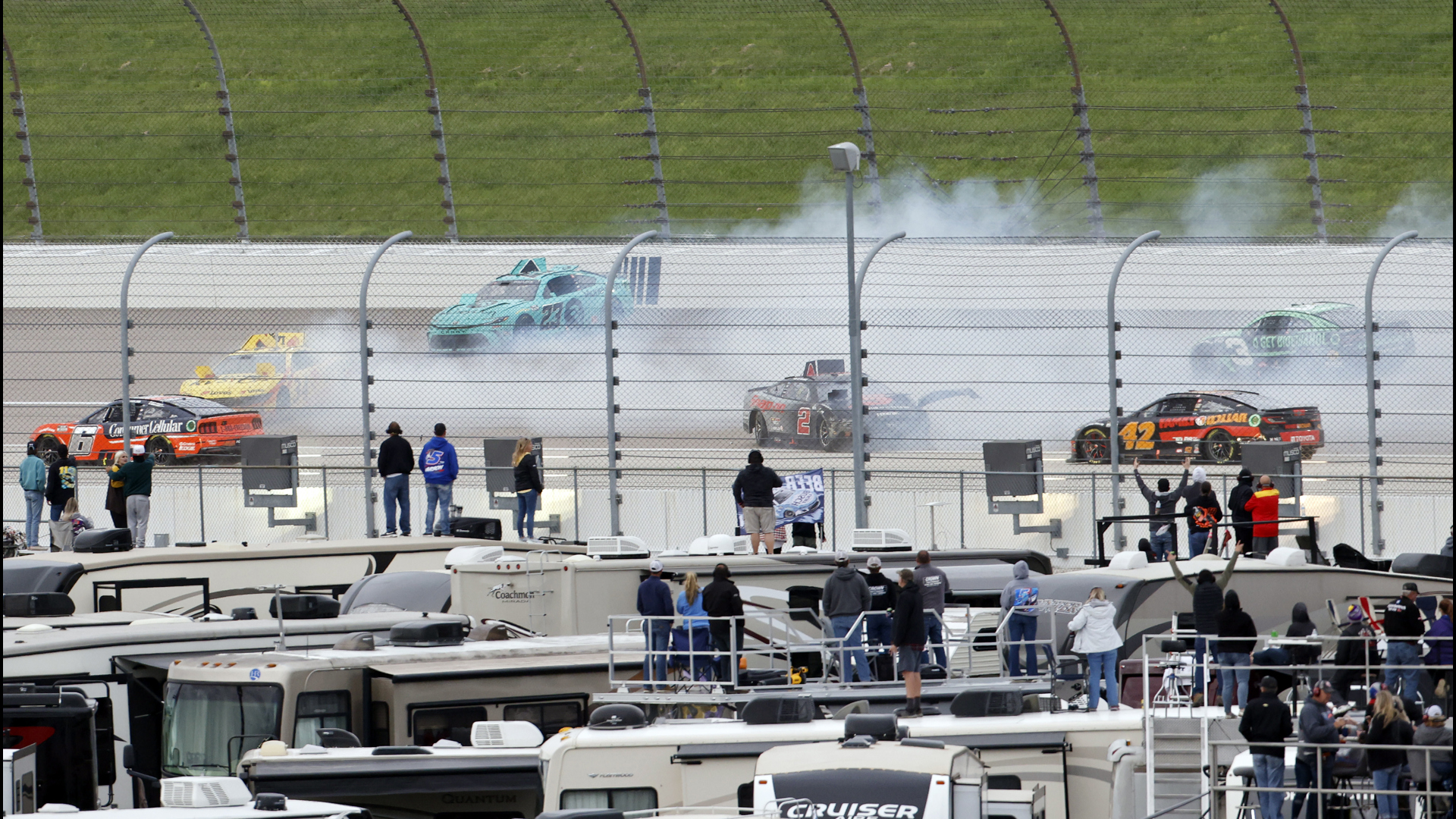 Kyle Larson wins closest finish in NASCAR Cup history at Kansas | 9news.com