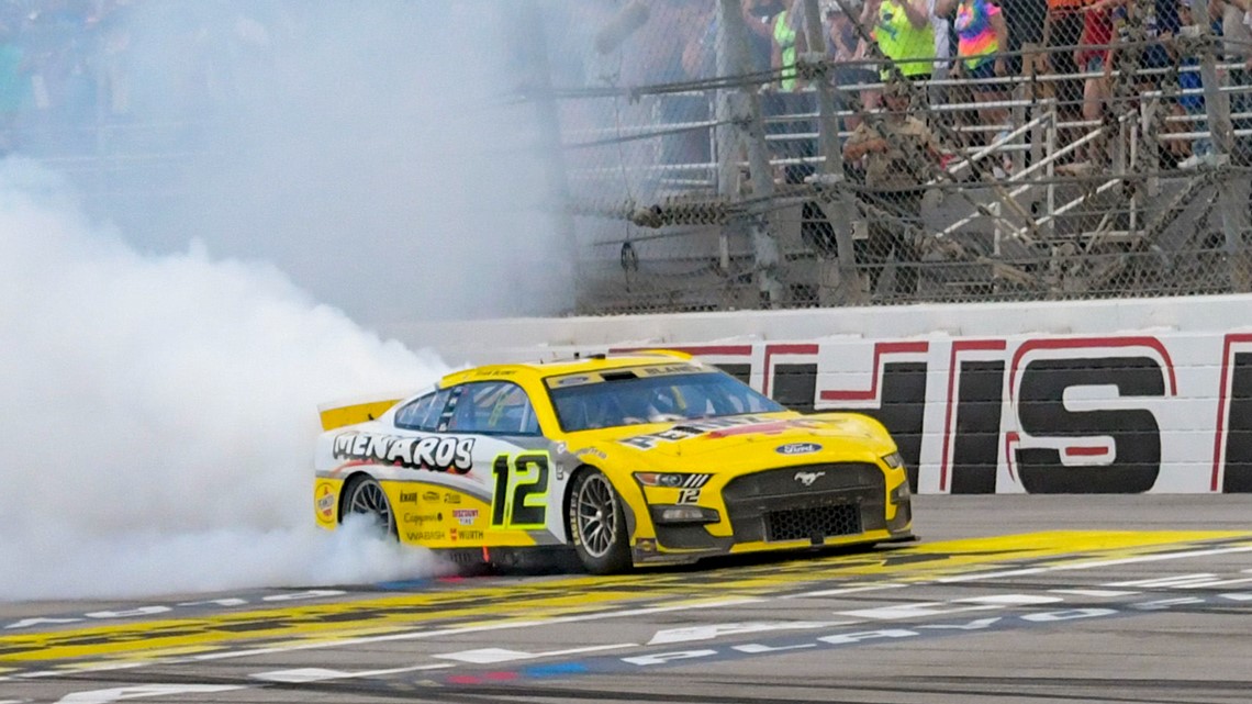 Ryan Blaney wins Talladega in photo finish over Kevin Harvick | 9news.com