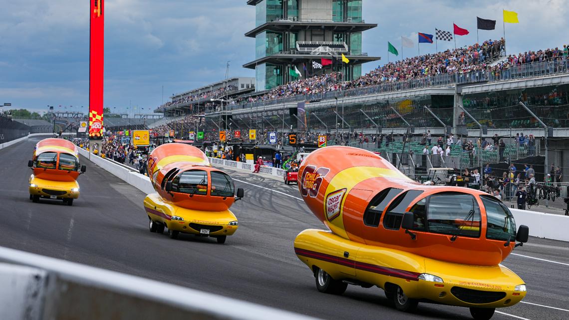 Wiener 500: Oscar Mayer Wienermobiles race at IMS | 9news.com