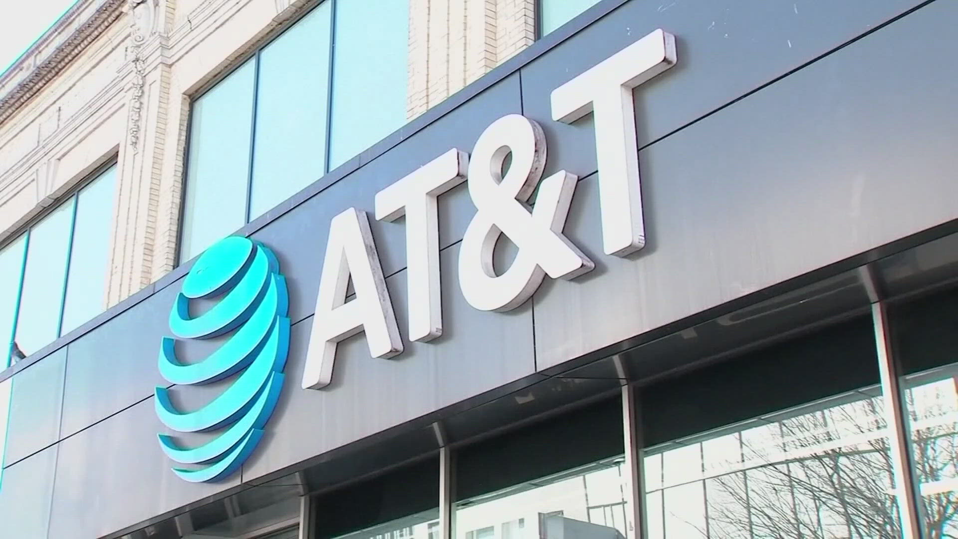 AT&T announces deal to acquire Lumen, CenturyLink fiber internet ...