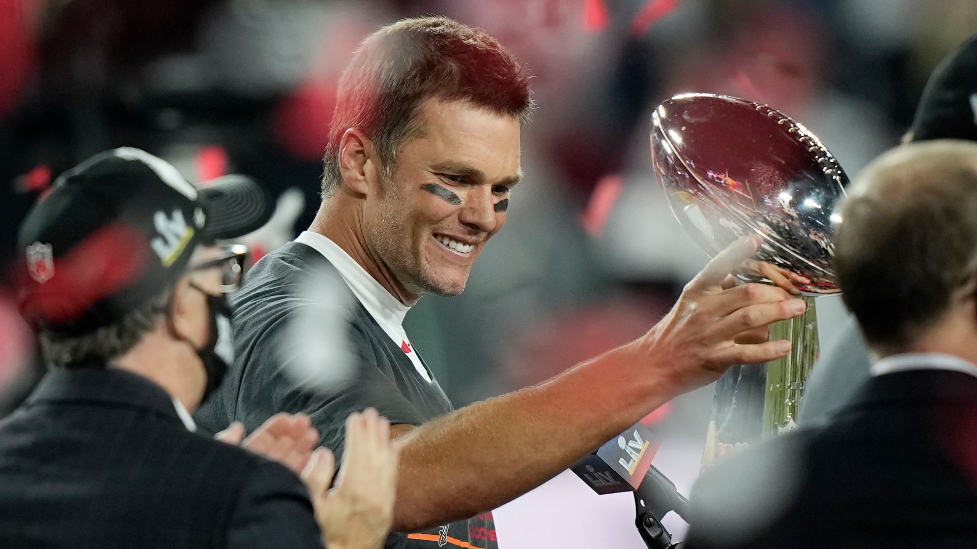 Tom Brady to have 'minor' knee surgery, reports say | 9news.com