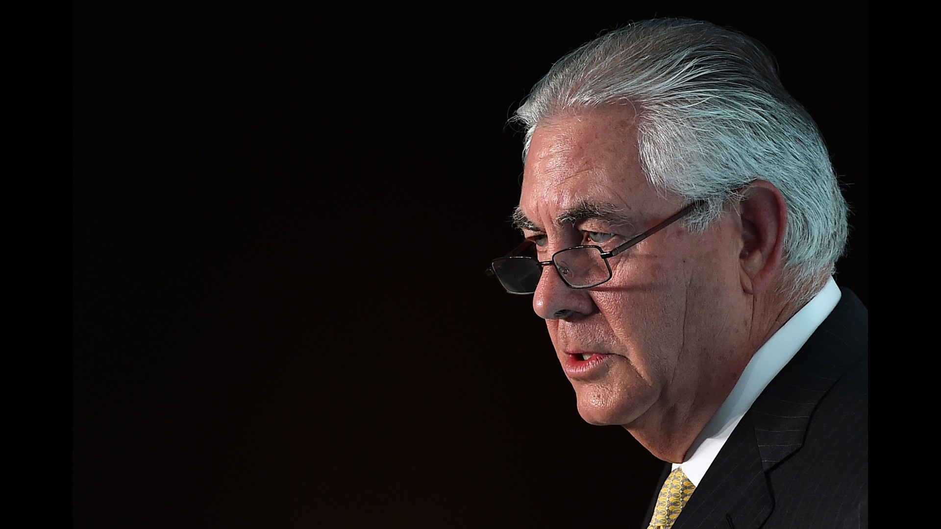 Exxon CEO Rex Tillerson emerges as State Department frontrunner | 9news.com