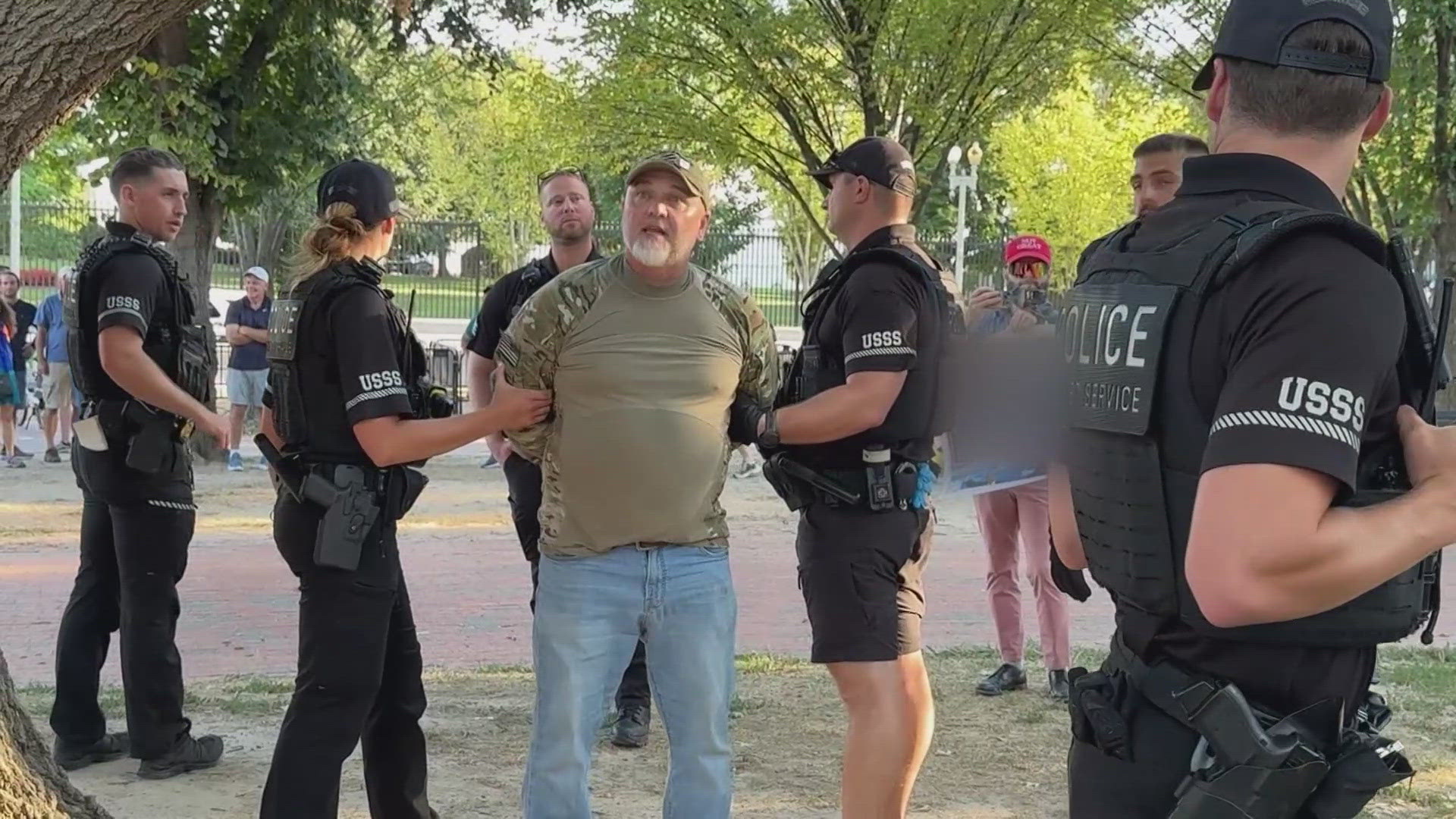 Rick McIntyre helps Yellowstone visitors spot wolves | 9news.com