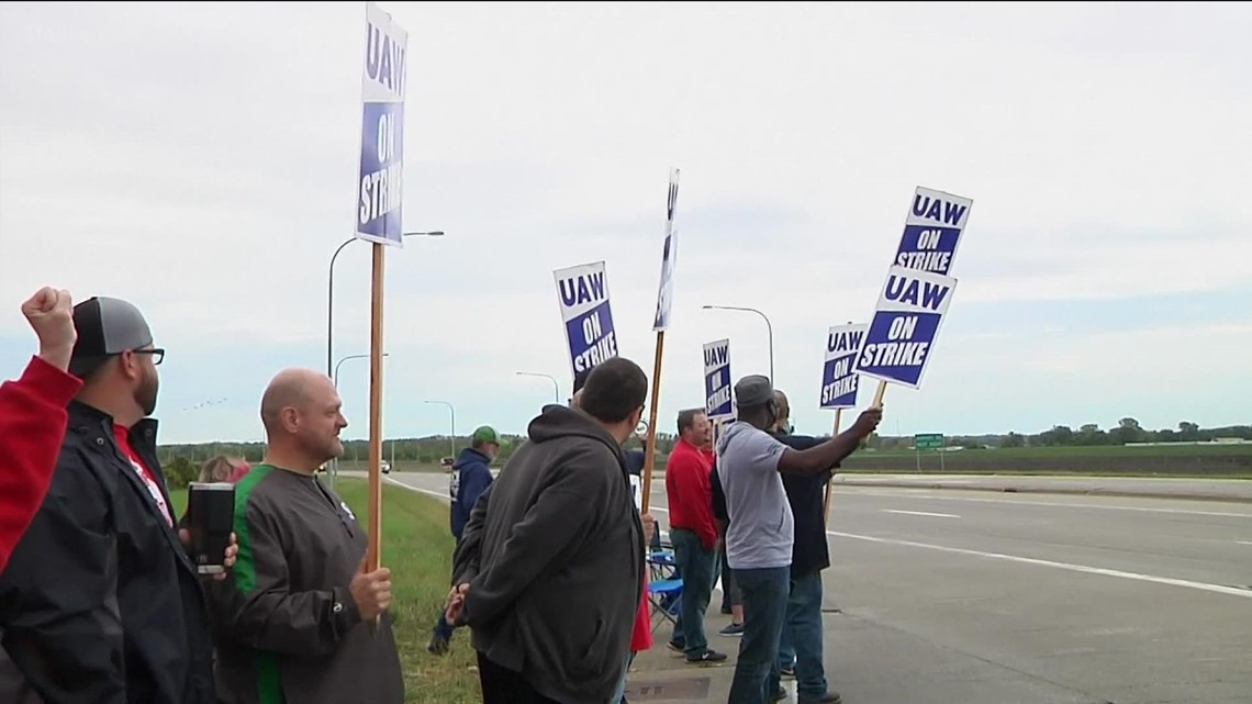 Union workers around the country strike or plan to strike | 9news.com