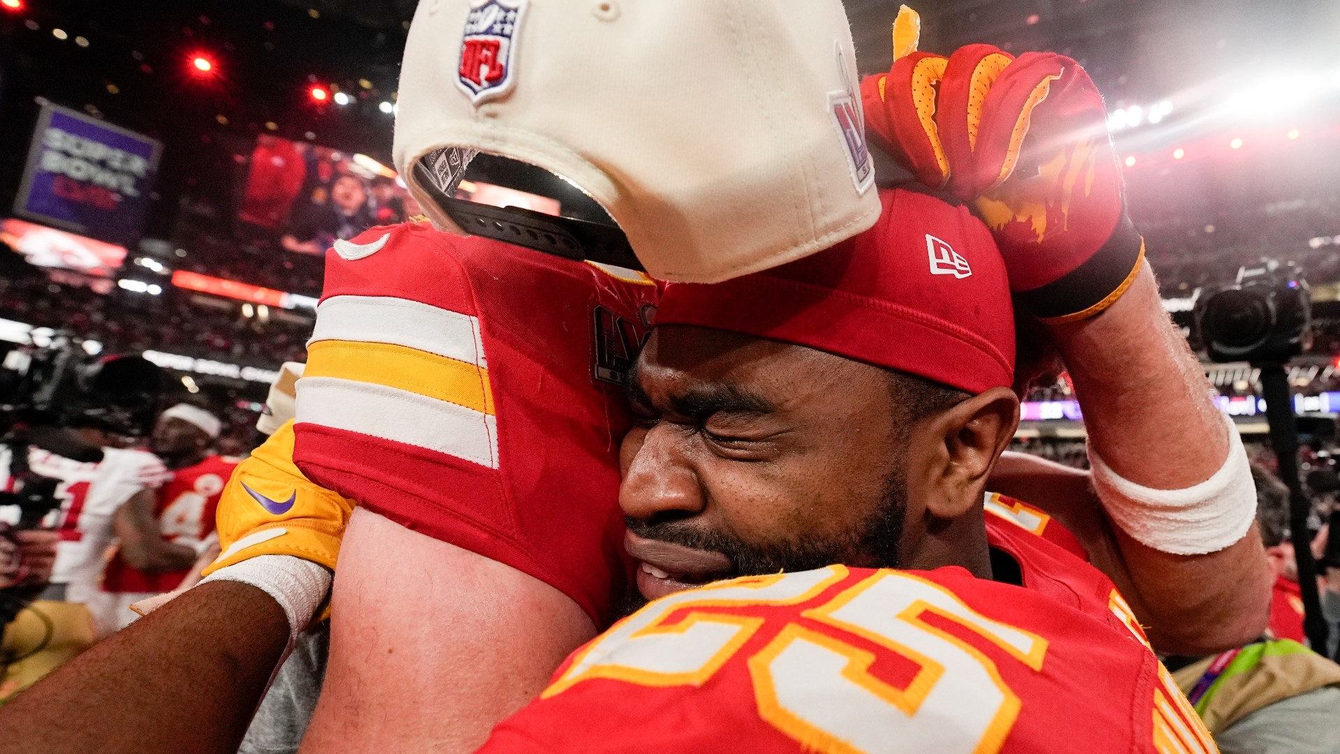 Chiefs player praised for his heroism during Super Bowl parade | 9news.com